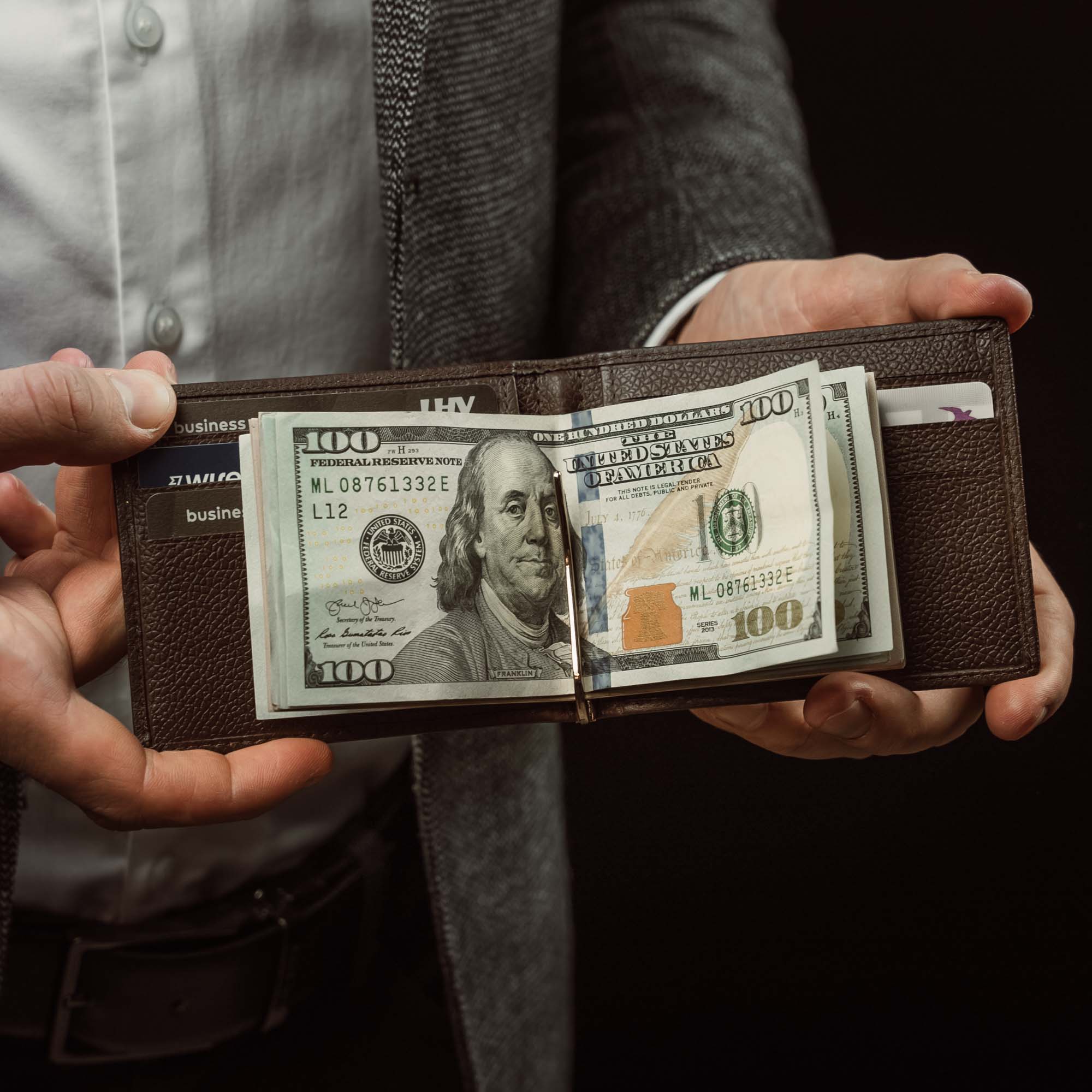 Best Leather Wallets for Men UK: Full-Grain, Vegetable-Tanned - Von Baer UK